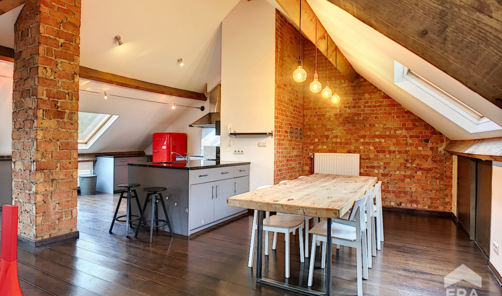 Magnifique loft meublé 1 chambre à louer à Ixelles € 1 300 / month | ERA